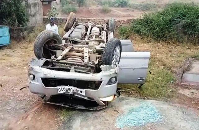 अनियंत्रित कार खाई में गिरी, उदयपुर के 4 लोगों की मौत, 3 गंभीर घायल ...
