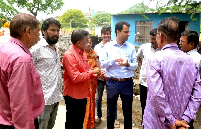 Collector Arvind Poswal visited Badgaon:ग्रामीणों ने कलेक्टर को बताए ...