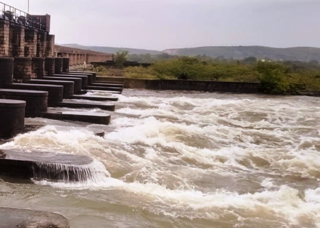 साढ़े नौ इंच बारिश से जनजीवन अस्त व्यस्त - AR Live News